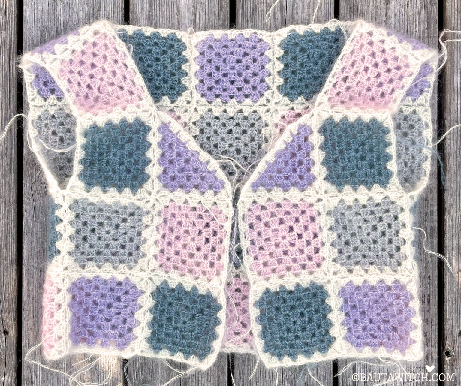 DIY- Virkad kort mohairkofta av mormorsrutor | BautaWitch